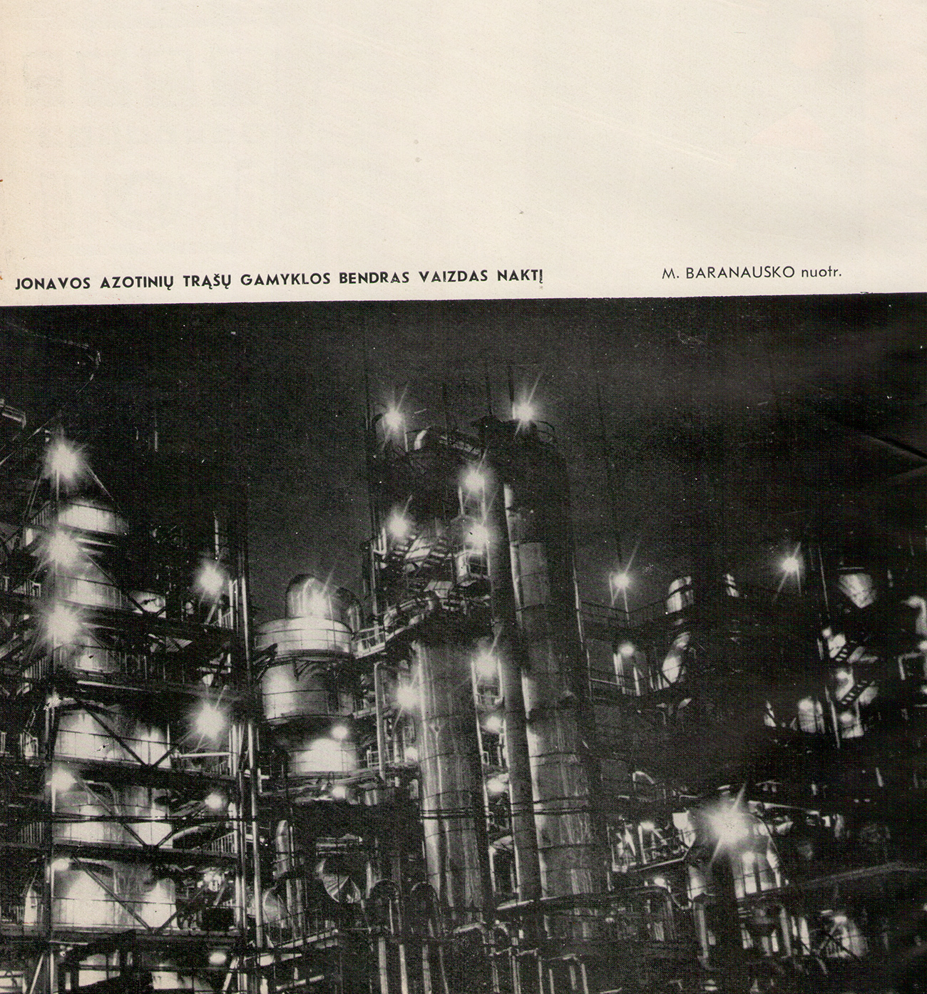 Jonavos azotinių trąšų gamyklos bendras vaizdas naktį / Mokslas ir ...